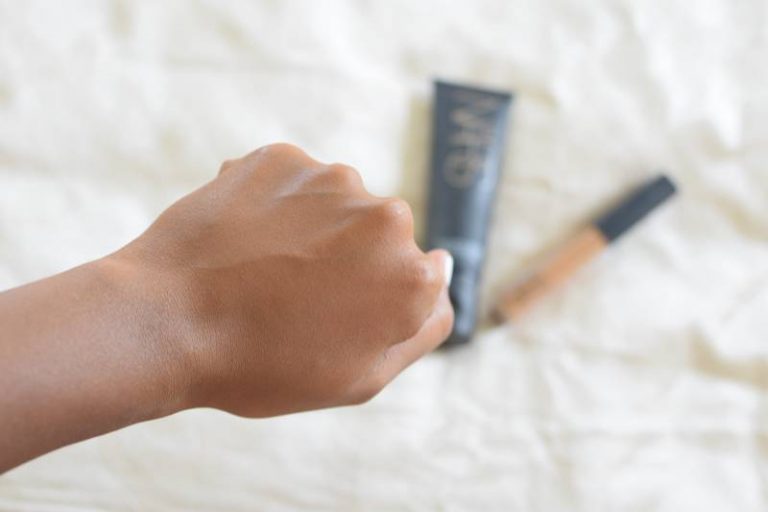 Review | NARS Velvet Matte Skin Tint + Swatches